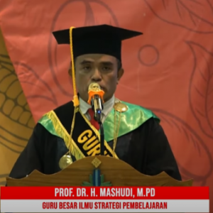 Prof. Dr. H. Mashudi, M.Pd. resmi dikukuhkan sebagai Guru Besar Bidang ...